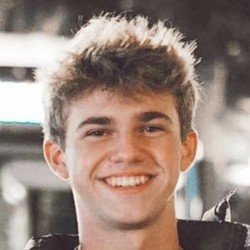 Hugokyoto - Age, Bio, Family | Famous Birthdays