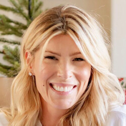 Kelle Hampton - Age, Bio, Family | Famous Birthdays