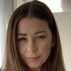 Lisa Hyde - Age, Bio, Family | Famous Birthdays