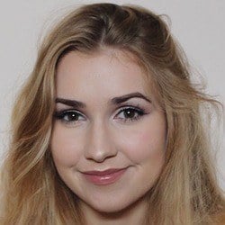 Tink - Age, Bio, Family | Famous Birthdays