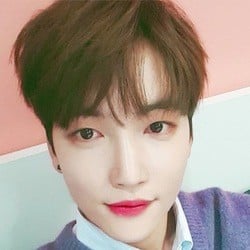 Yaorenmao - Age, Bio, Family | Famous Birthdays
