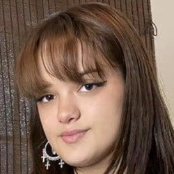 Renata Jara - Age, Bio, Family | Famous Birthdays