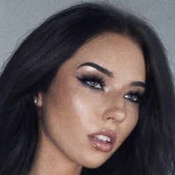 Kara Cardwell - Age, Bio, Family | Famous Birthdays