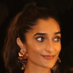Simmie Kaur - Age, Bio, Family | Famous Birthdays