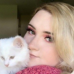 Caroline Kelly - Age, Bio, Family | Famous Birthdays