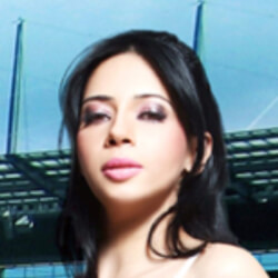Rozlyn Khan - Age, Bio, Family | Famous Birthdays