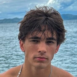 Kyle Kuznik - Age, Bio, Family | Famous Birthdays