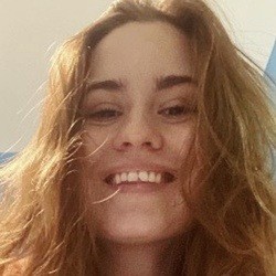 Emily Laing - Age, Bio, Family | Famous Birthdays