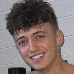 Lewis Leigh - Age, Bio, Family | Famous Birthdays