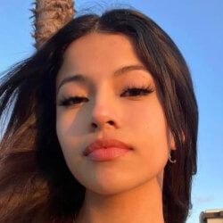 Bella Leon - Bio, Family | Famous Birthdays