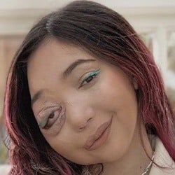 Nikki Lilly - Age, Bio, Family | Famous Birthdays