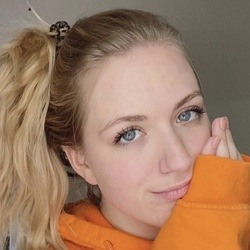 Nikole Cunningham - Age, Bio, Family | Famous Birthdays