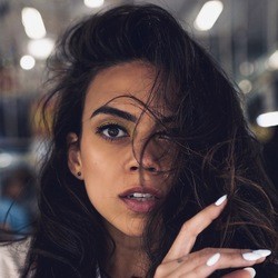 Leslie lluvet - Age, Bio, Family | Famous Birthdays