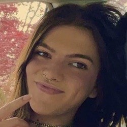 Demi Austin Looney - Age, Bio, Family | Famous Birthdays