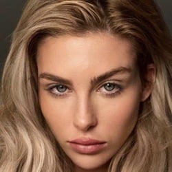 Paige Lorenze - Age, Bio, Family | Famous Birthdays