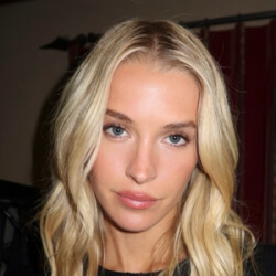 Amanda Lougee - Age, Bio, Family | Famous Birthdays
