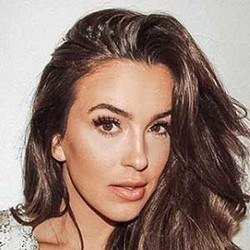 Caroline Lunny - Age, Bio, Family | Famous Birthdays
