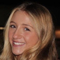 Emma Rayne Lyle - Age, Bio, Family | Famous Birthdays