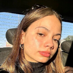 Zoë Manoek - Age, Bio, Family | Famous Birthdays
