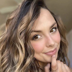 Marigraceeee - Age, Bio, Family | Famous Birthdays
