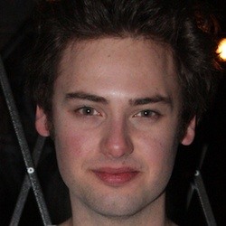 Adam Martin - Age, Bio, Family | Famous Birthdays