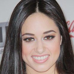 Jeanine Mason - Age, Bio, Family | Famous Birthdays