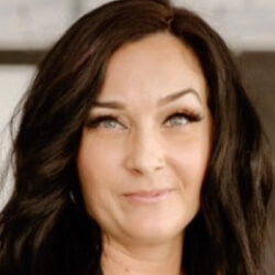 Angela McDaniel - Age, Bio, Family | Famous Birthdays