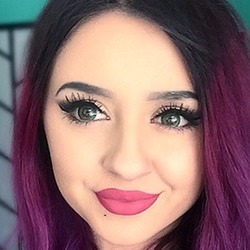 Angelmelly - Age, Bio, Family | Famous Birthdays