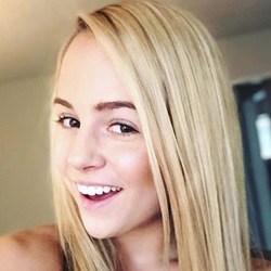Alexia Meyer - Age, Bio, Family | Famous Birthdays
