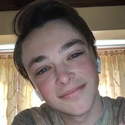 Reid Olson - Age, Bio, Family | Famous Birthdays