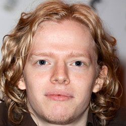 Hugh Mitchell - Age, Bio, Family | Famous Birthdays