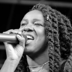 NAO - Age, Bio, Family | Famous Birthdays