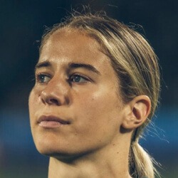 Courtney Jade Nevin - Age, Bio, Family | Famous Birthdays