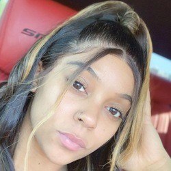 Nie Nie - Age, Bio, Family | Famous Birthdays
