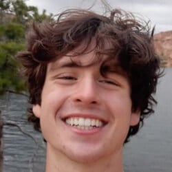 Jon Bravo - Age, Bio, Family | Famous Birthdays