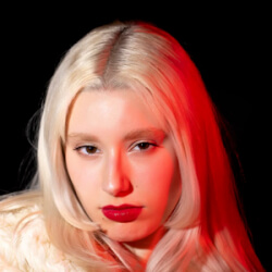 Zoe Roman Pazos - Age, Bio, Family | Famous Birthdays