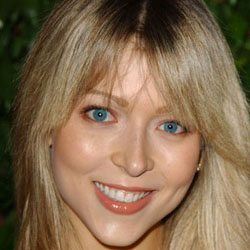 Ashley Peldon - Age, Bio, Family | Famous Birthdays