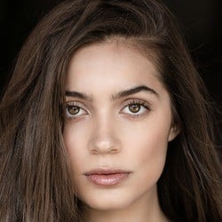Emmy Perry - Age, Bio, Family | Famous Birthdays
