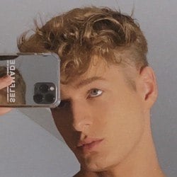 Famous Rowans | Famous Birthdays