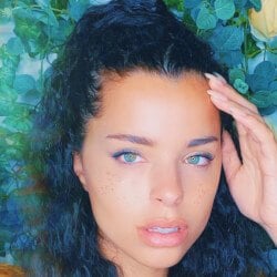 Sara Phillips - Age, Bio, Family | Famous Birthdays