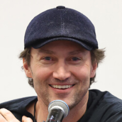 Bryce Pinkham - Age, Bio, Family | Famous Birthdays