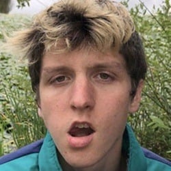 Powfu - Age, Bio, Family | Famous Birthdays
