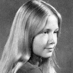 Linnea Quigley - Age, Bio, Family | Famous Birthdays