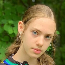 Caroline Quiner - Age, Bio, Family | Famous Birthdays