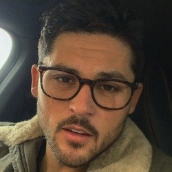Dean Ralph - Age, Bio, Family | Famous Birthdays