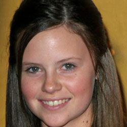 Sarah Ramos - Age, Bio, Family | Famous Birthdays