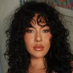 Zoë Renea - Age, Bio, Family | Famous Birthdays