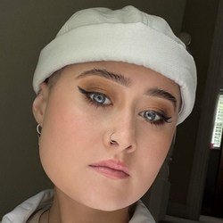 Shell Rowe - Age, Bio, Family | Famous Birthdays