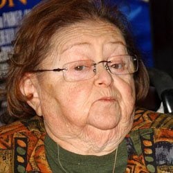 Zelda Rubinstein - Bio, Family | Famous Birthdays