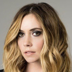 Ruelle - Age, Bio, Family | Famous Birthdays